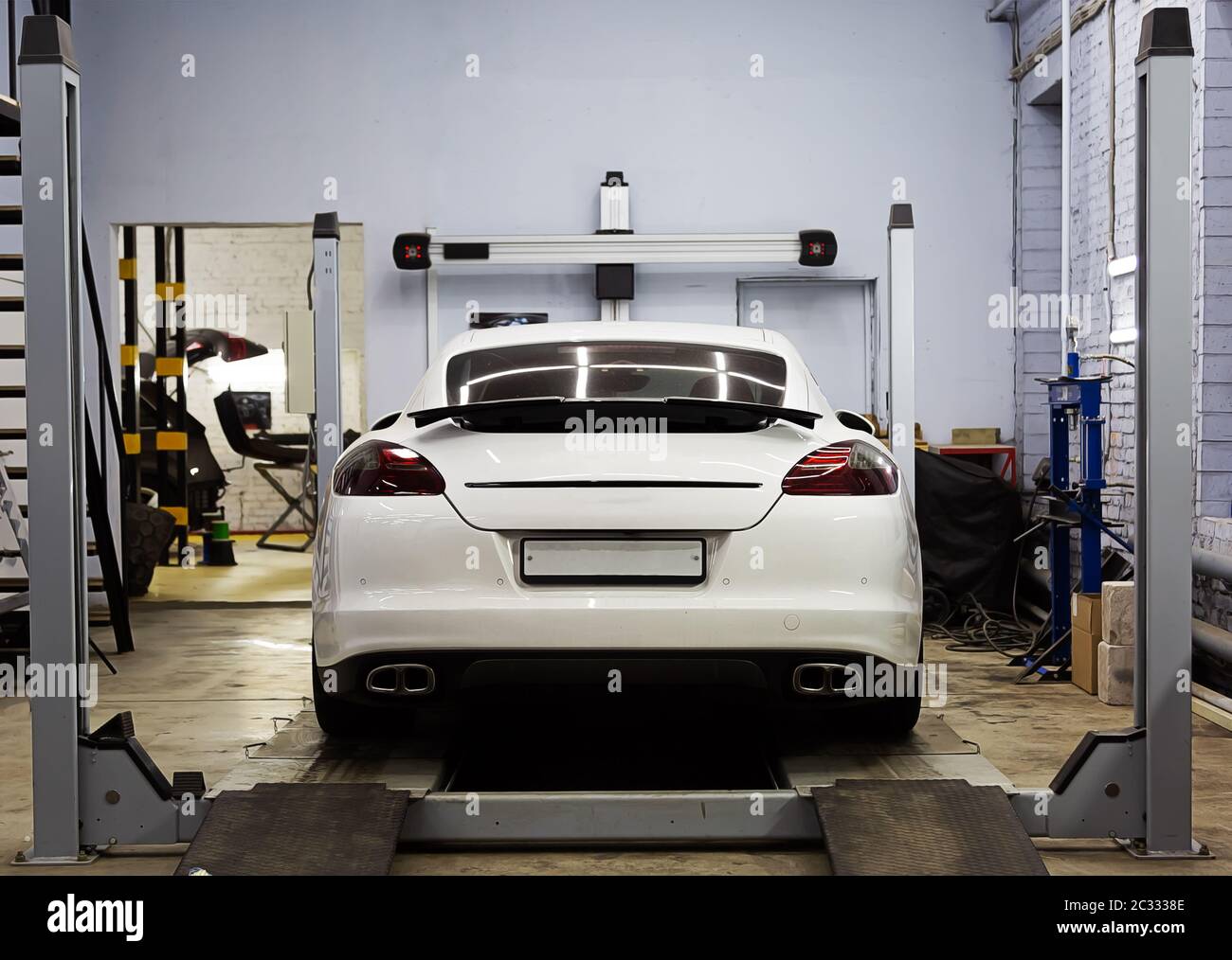 Car lift front suspension hi-res stock photography and images - Alamy