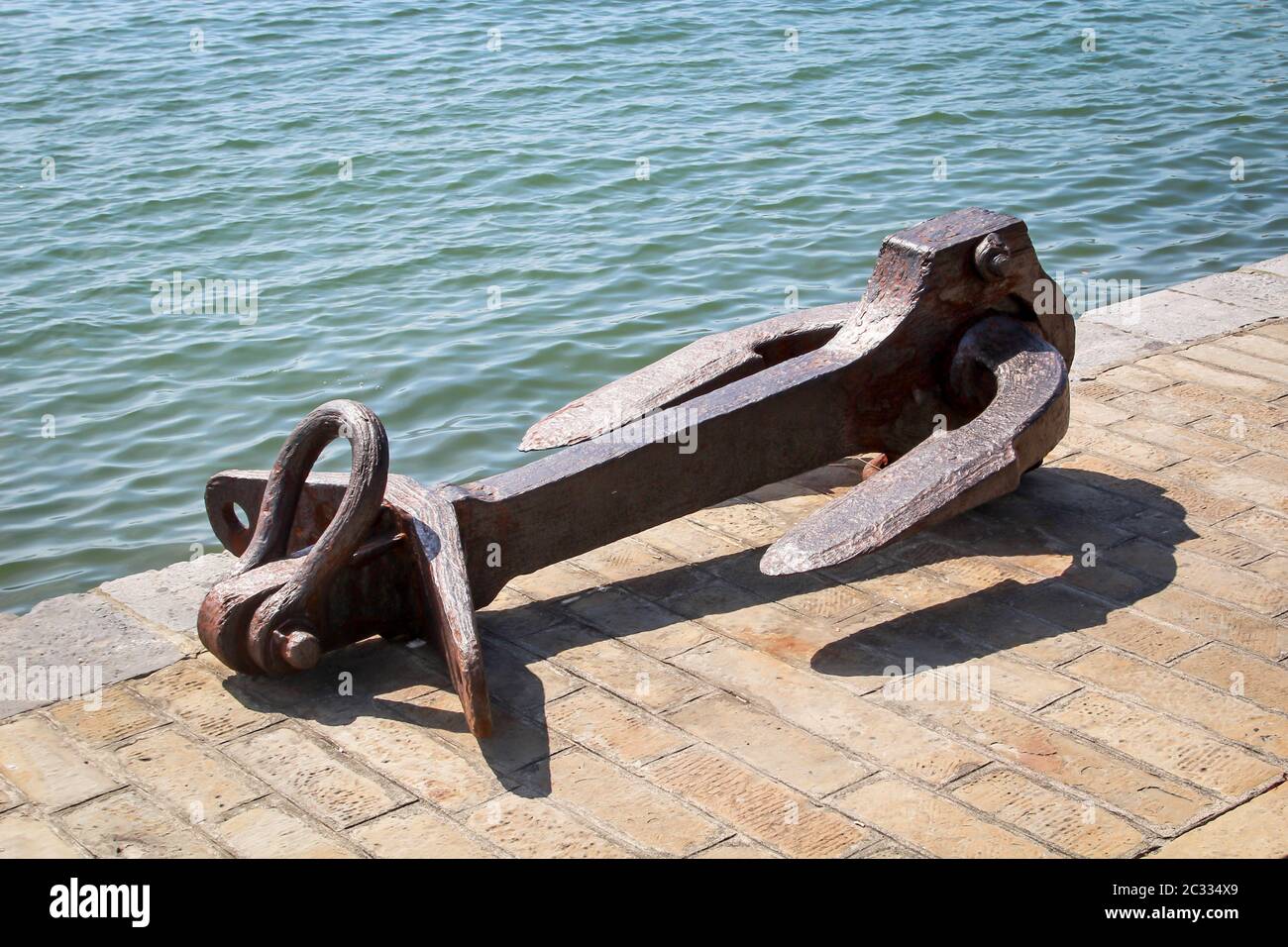 Detail view of a huge old anchor at the harbor basin Stock Photo - Alamy