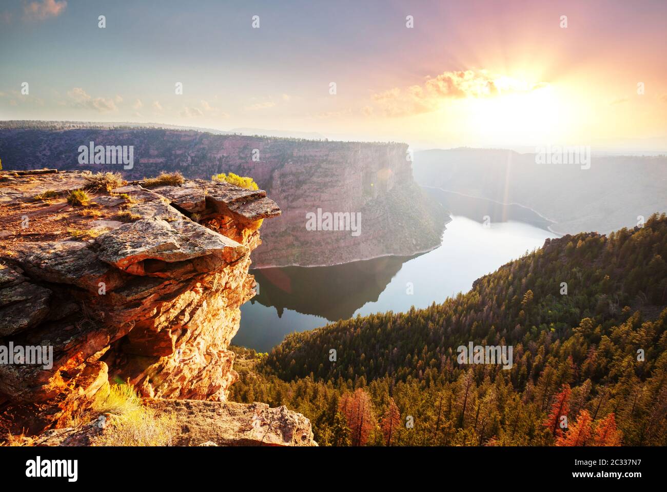 Red canyon overlook flaming gorge hi-res stock photography and images ...