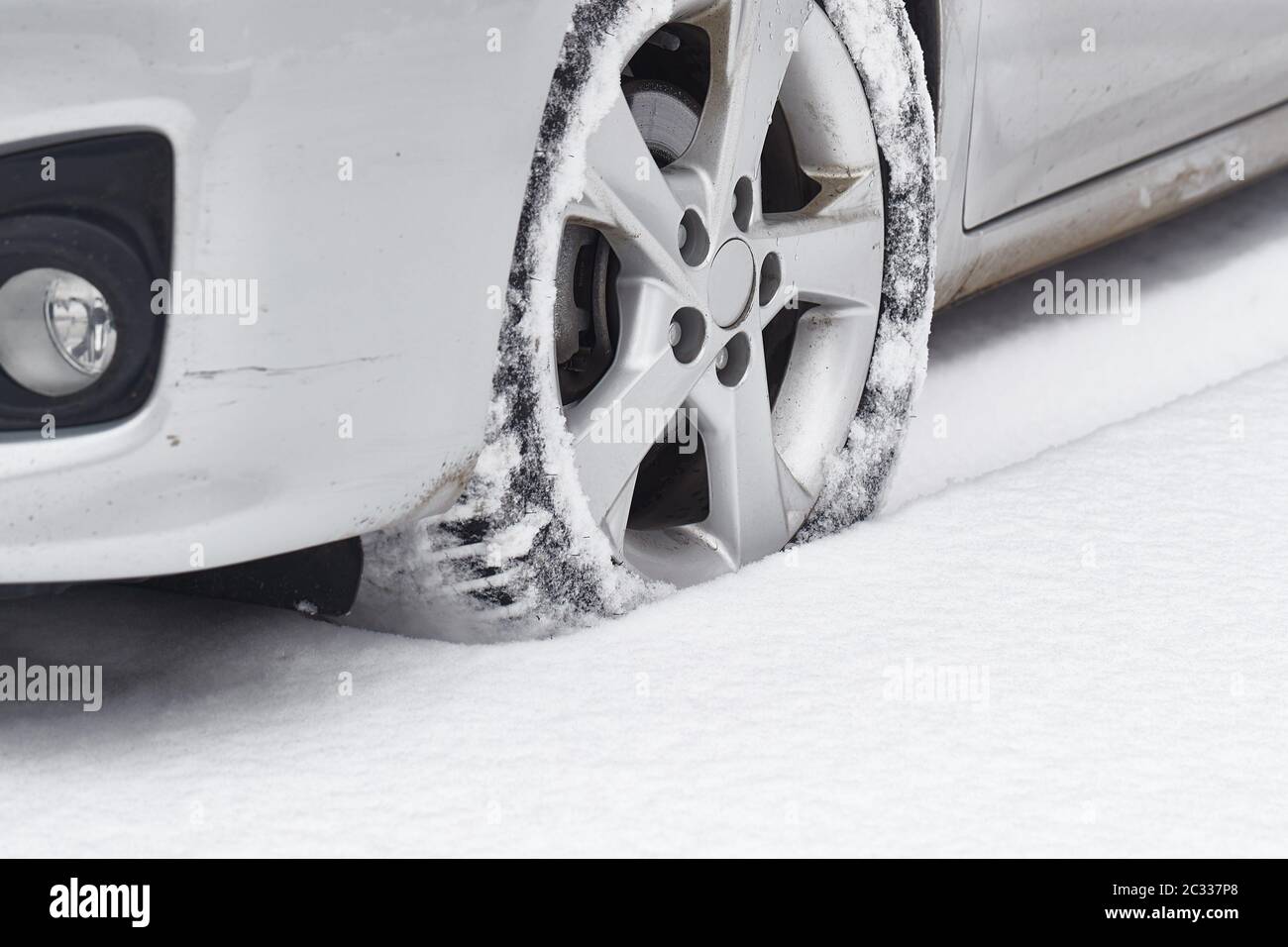 Car wheels stuck in snow hi-res stock photography and images - Alamy