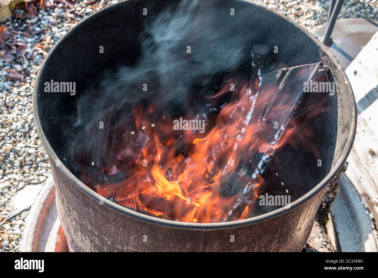 Bonfire garden drum hi-res stock photography and images - Alamy