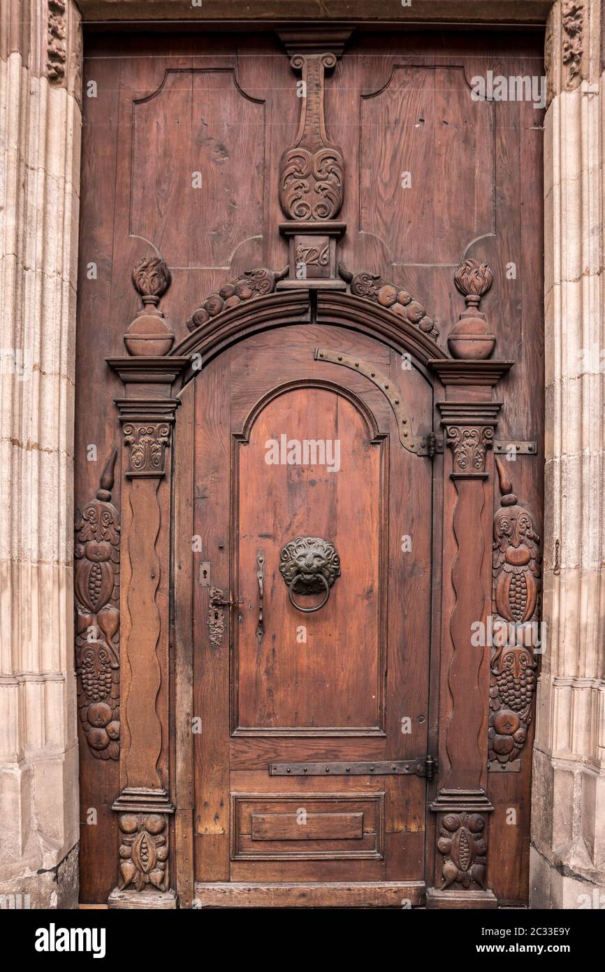 Old wooden door of an old historical building Stock Photo - Alamy