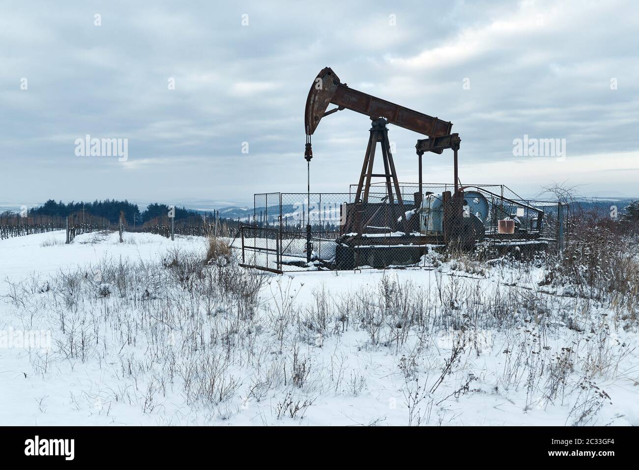 Old rusty oil well pump hi-res stock photography and images - Alamy