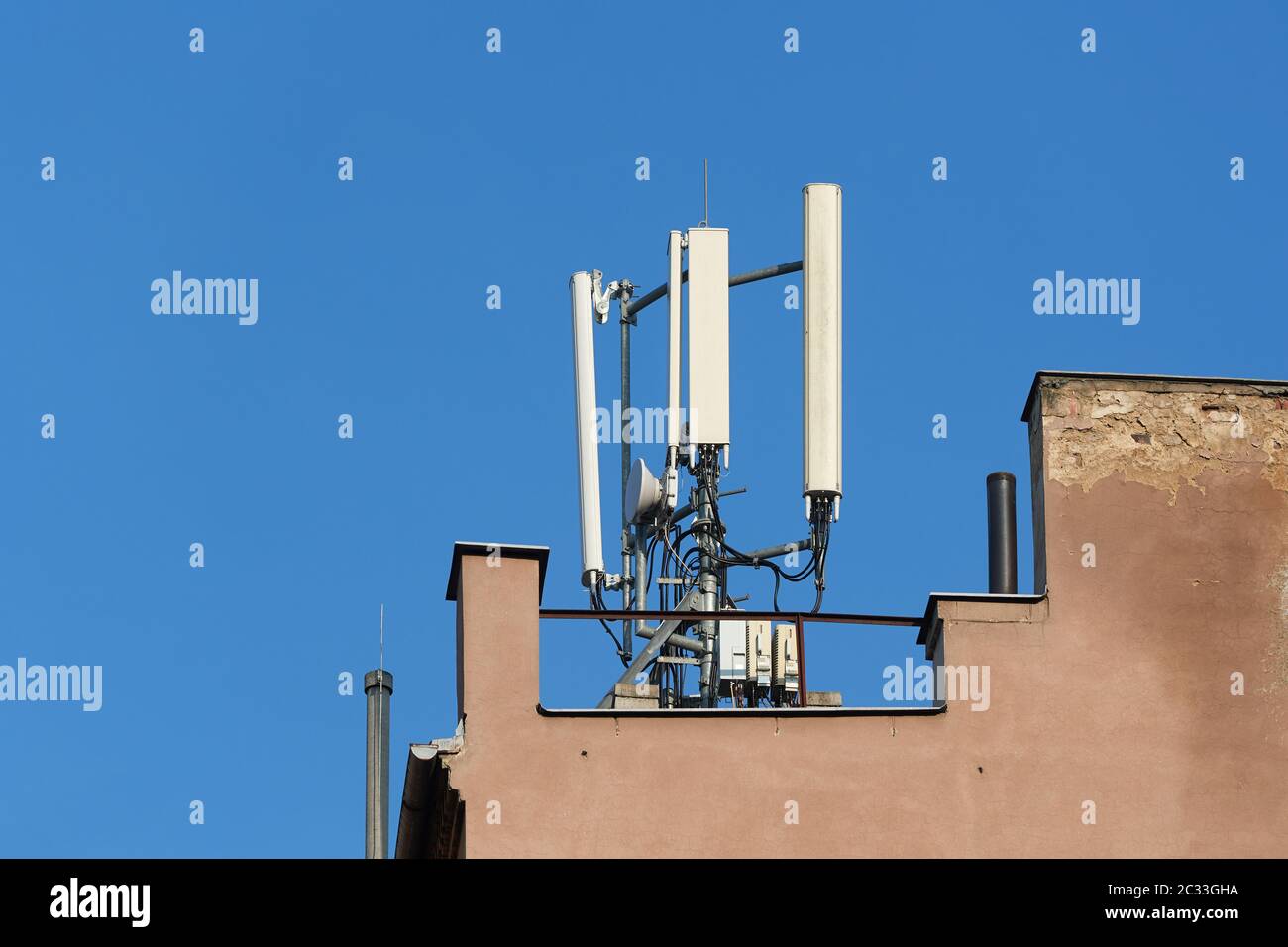 Signal transmitters for mobile network on a building roof Stock Photo ...