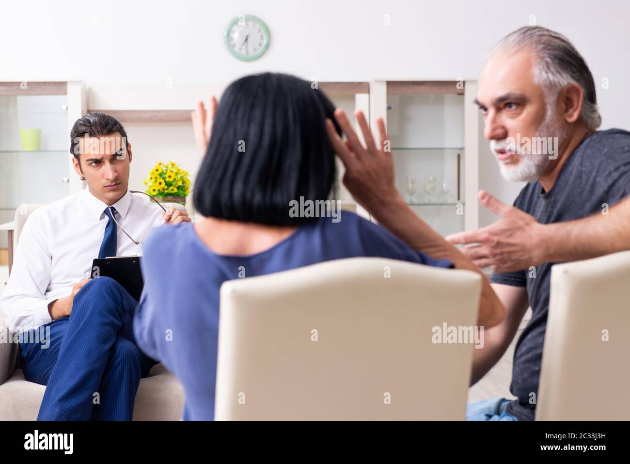 Geriatric psychiatrist hi-res stock photography and images - Alamy