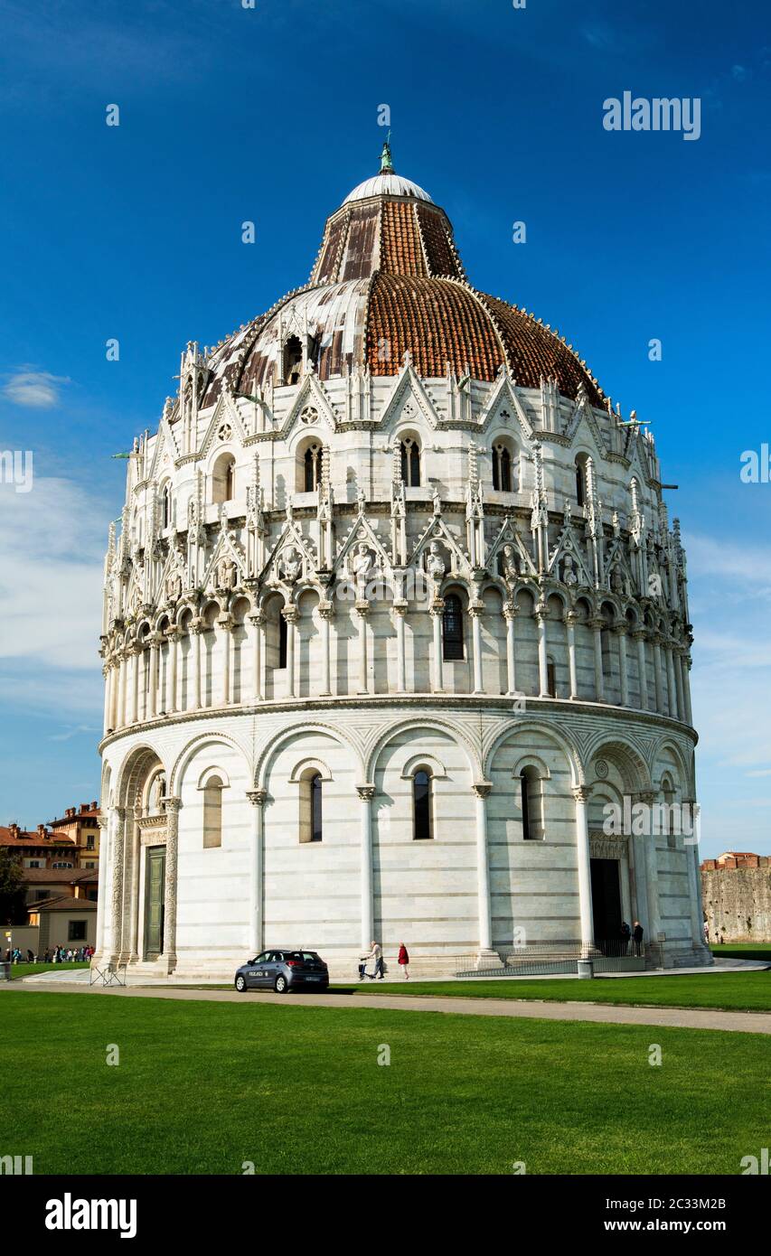 Pisa iconic buildings hi-res stock photography and images - Alamy