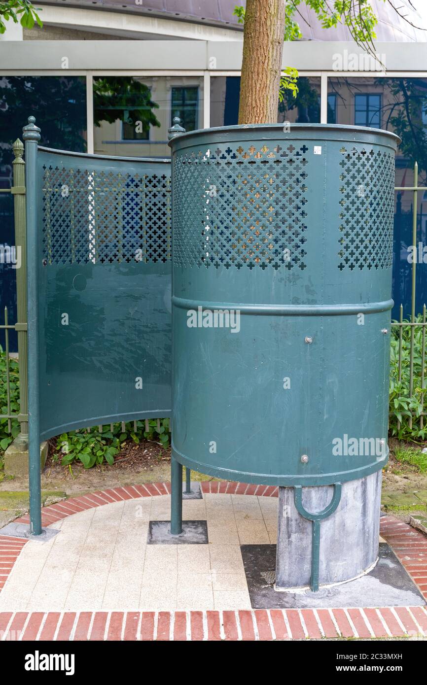 Outdoor urinal amsterdam holland hi-res stock photography and images ...