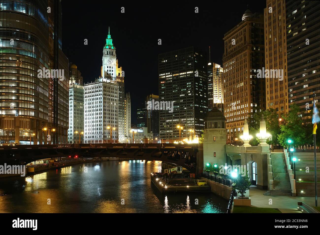 Chicago river lighting hi-res stock photography and images - Alamy