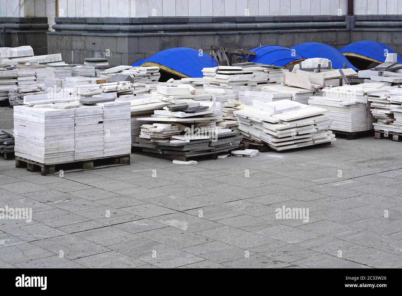 Marble Tiles on pallets at construction site Stock Photo - Alamy