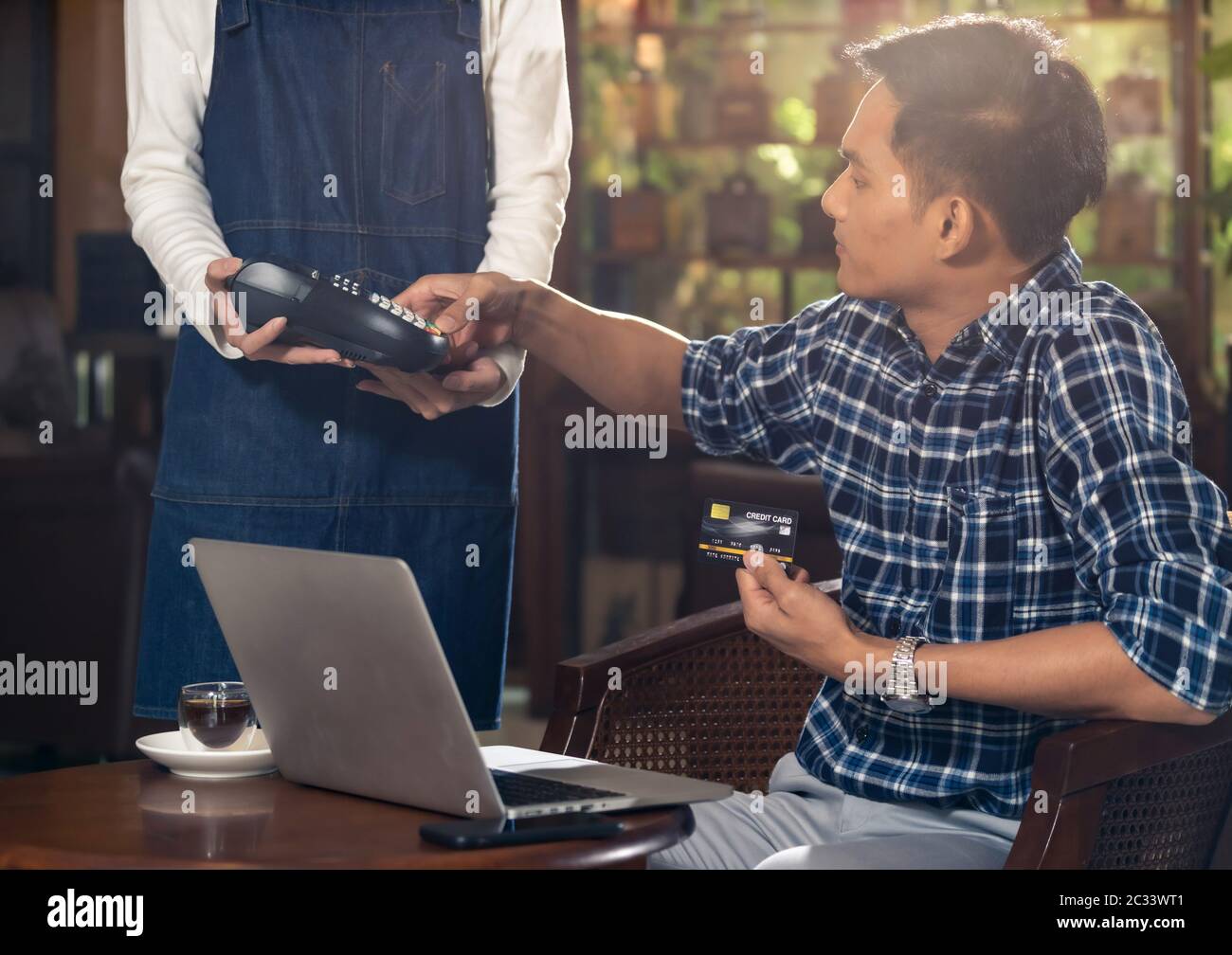 Cafe payment using EMV chip credit card Stock Photo - Alamy