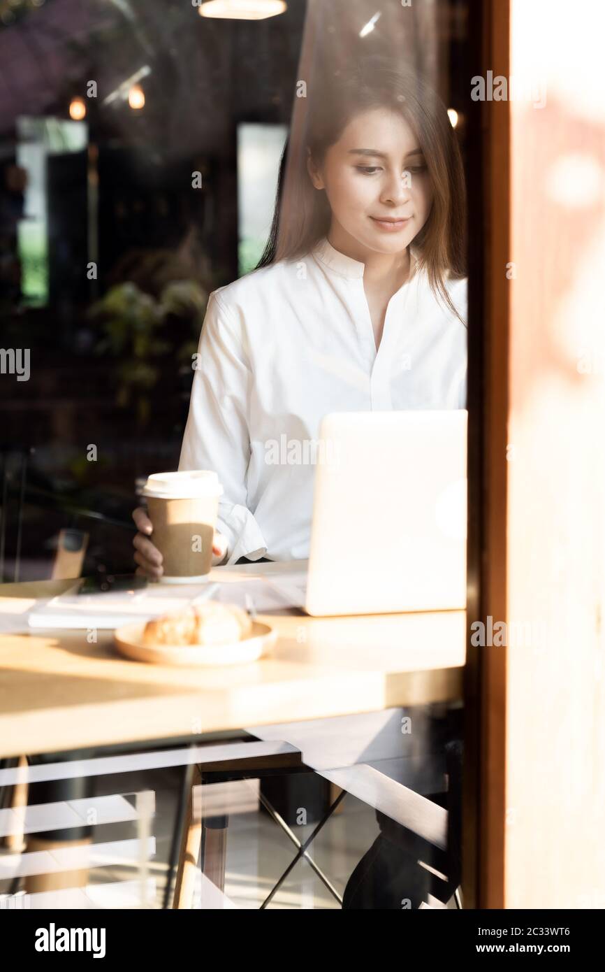 Woking restaurant hi-res stock photography and images - Alamy