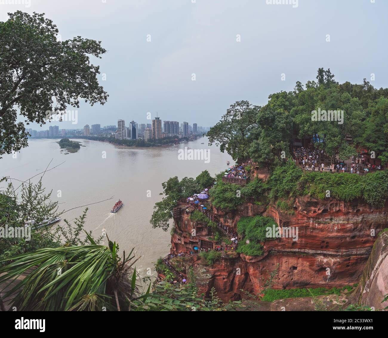 Crowd tourists leshan giant buddha hi-res stock photography and images ...