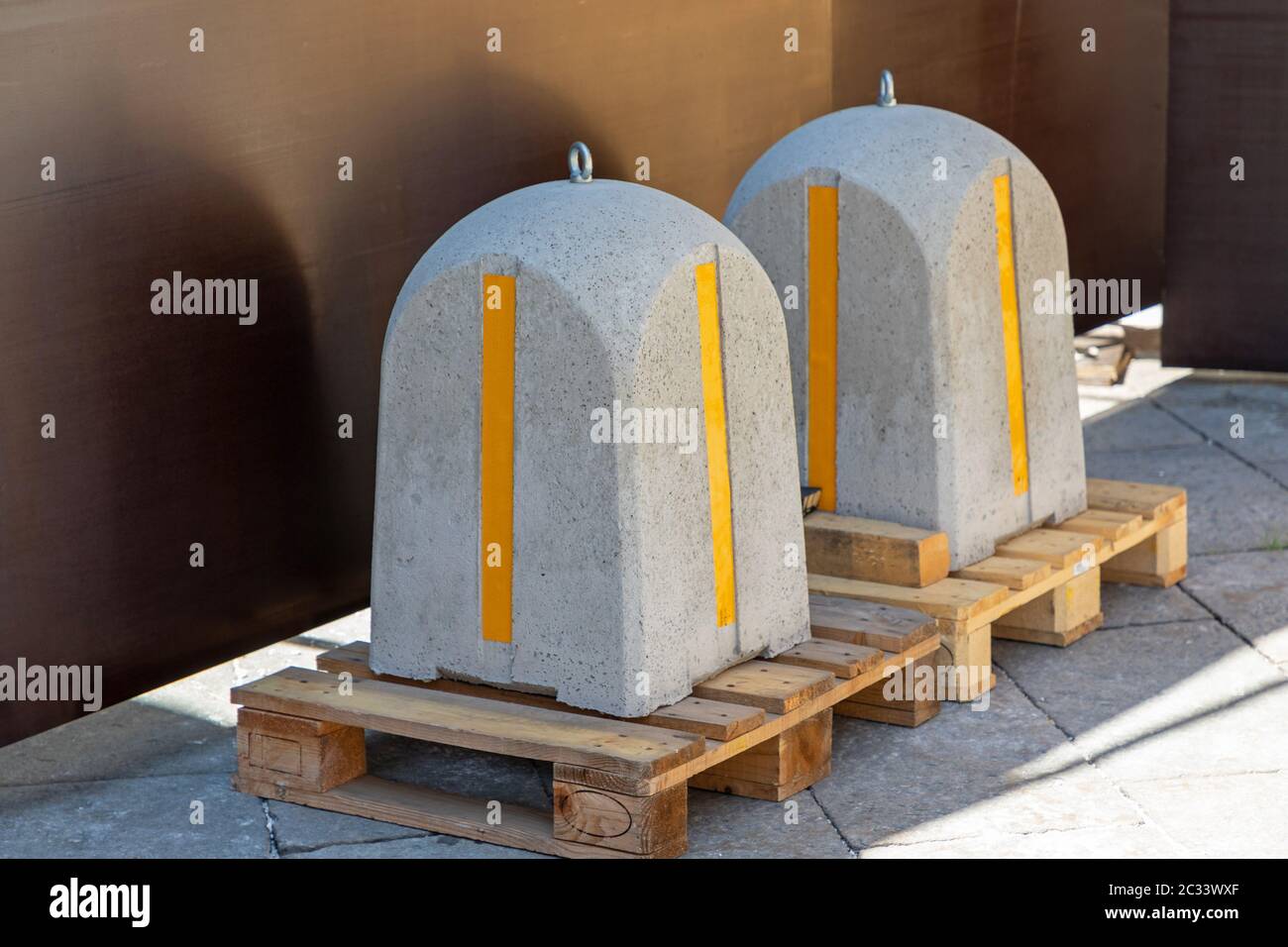 Concrete weights hi-res stock photography and images - Alamy