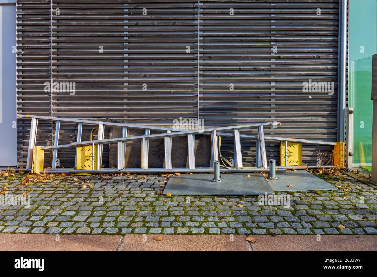 Aluminium ladders hi-res stock photography and images - Alamy