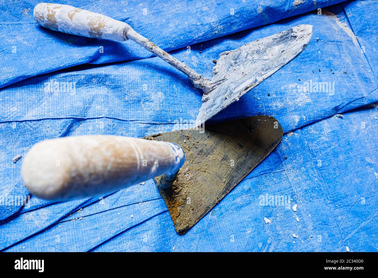 Old bricklayers trowel hi-res stock photography and images - Alamy