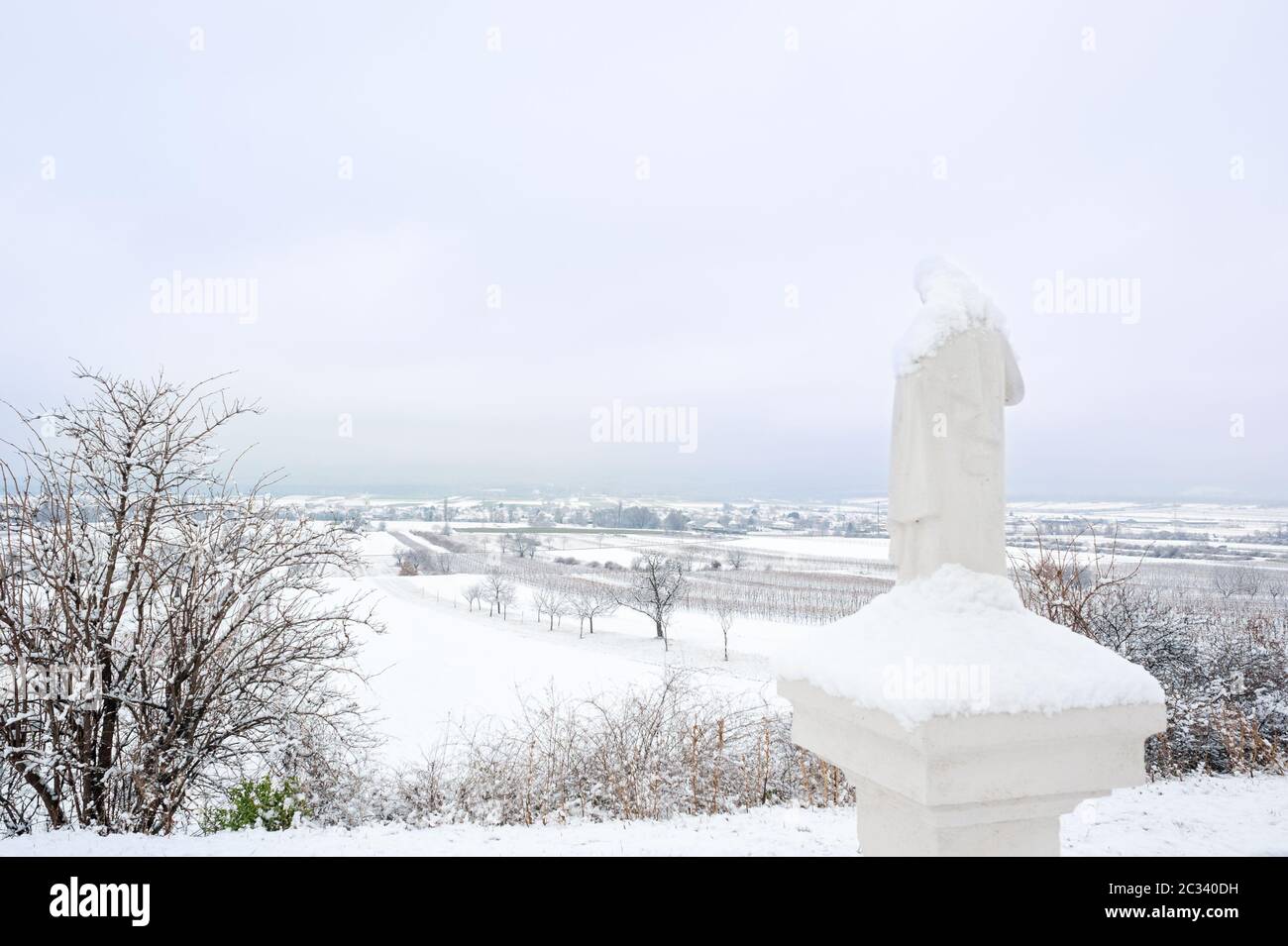 Monument tourism snow statue hi-res stock photography and images - Alamy
