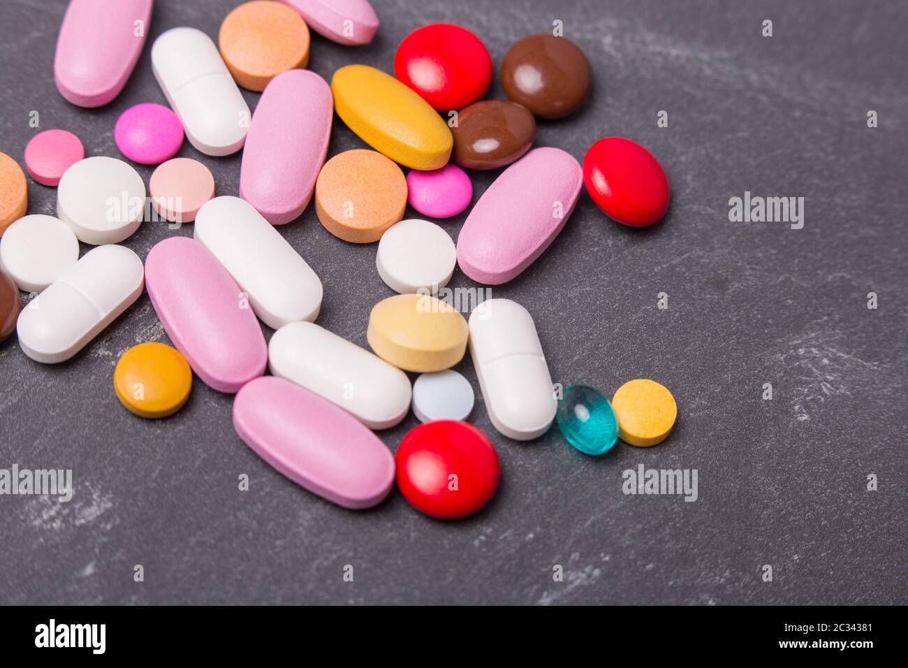 different tablets pills capsule heap mix therapy drugs Stock Photo - Alamy