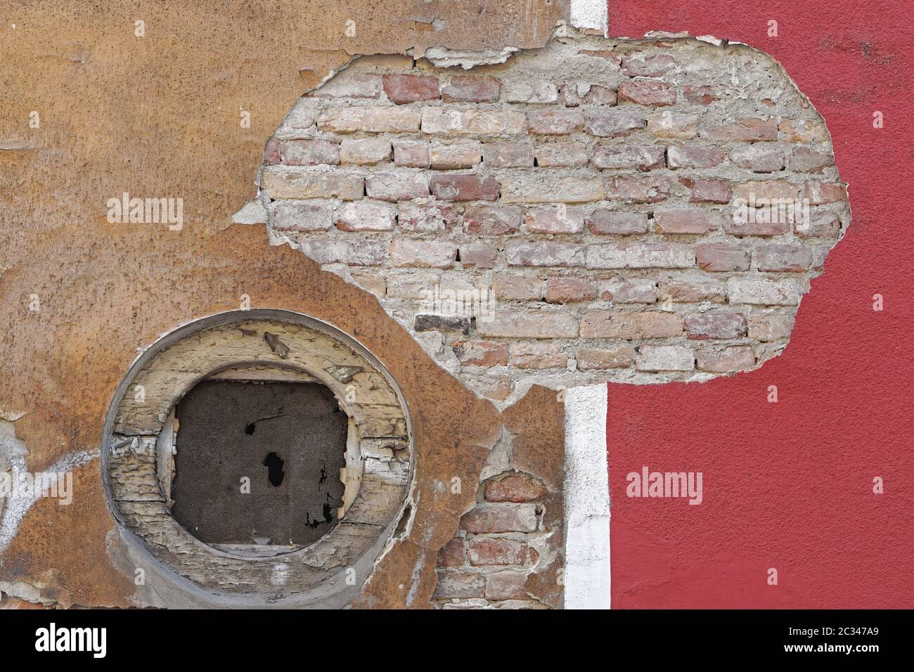 Damaged wall hole hi-res stock photography and images - Alamy
