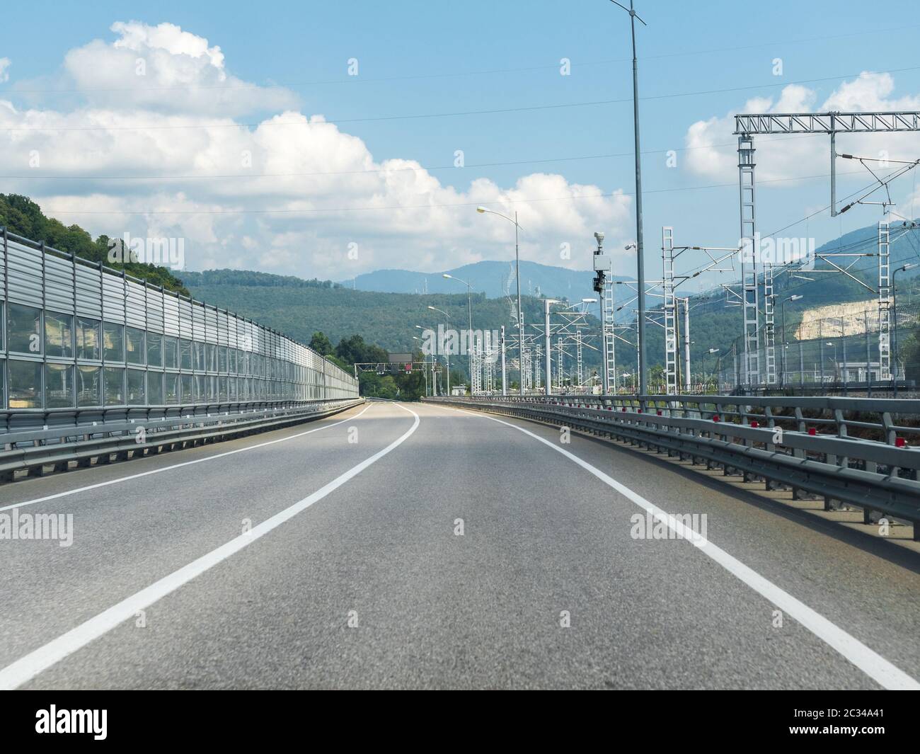 Road without cars hi-res stock photography and images - Alamy
