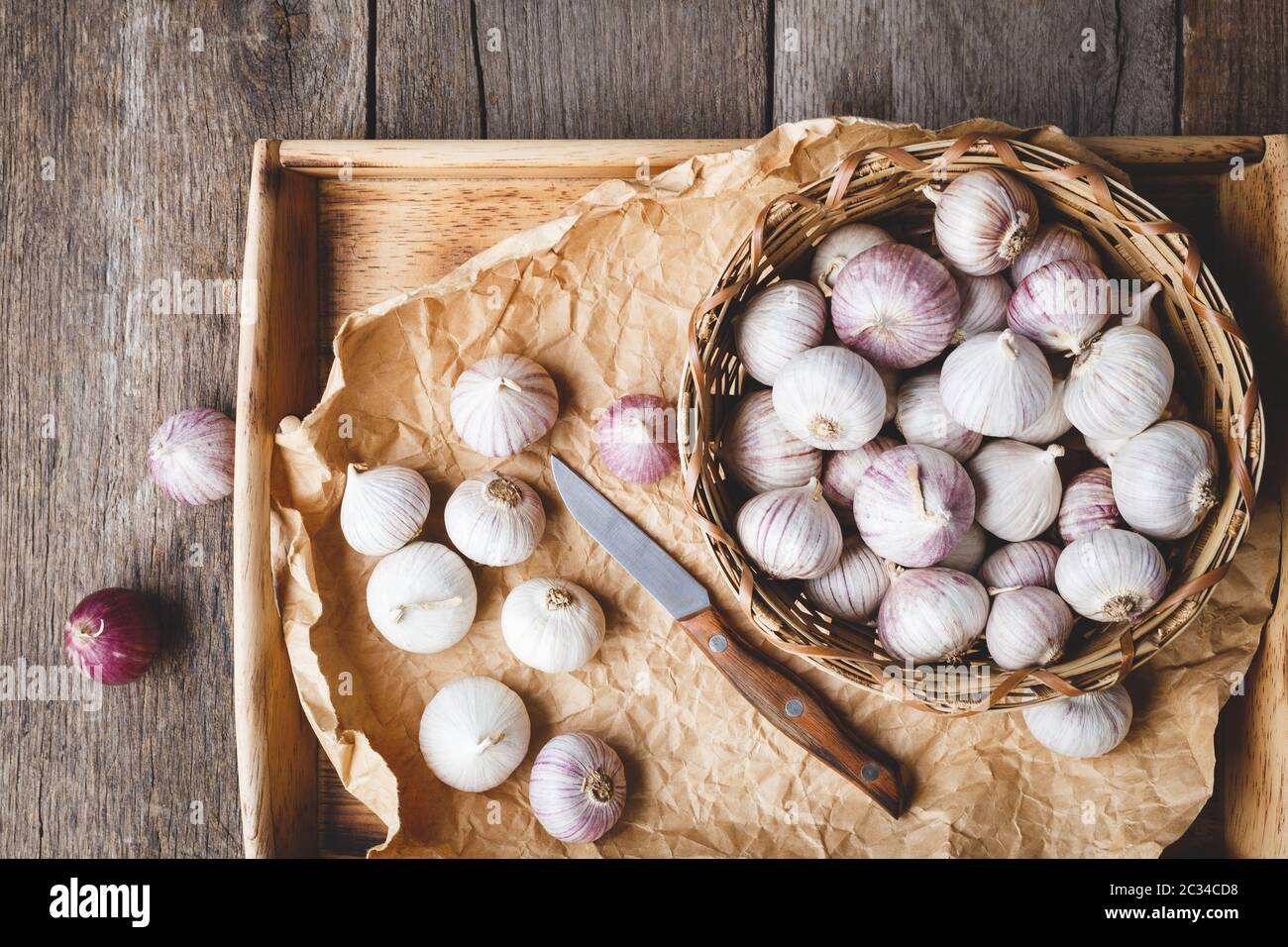 Solo Garlics- Single garlic cloves Stock Photo - Alamy