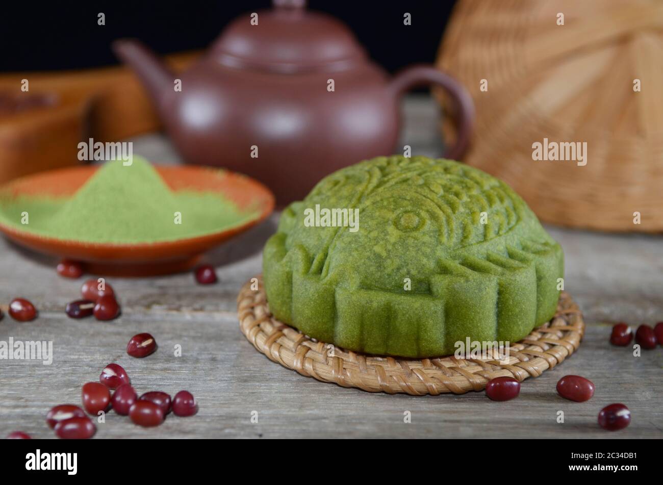 Mooncake ,Chinese mid autumn festival food Stock Photo - Alamy
