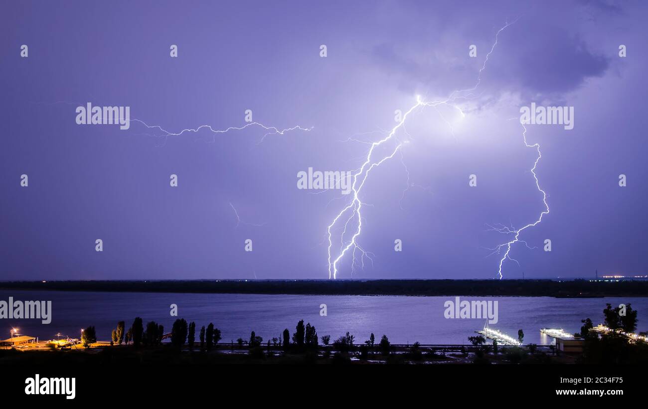Lightning strike over water hi-res stock photography and images - Alamy