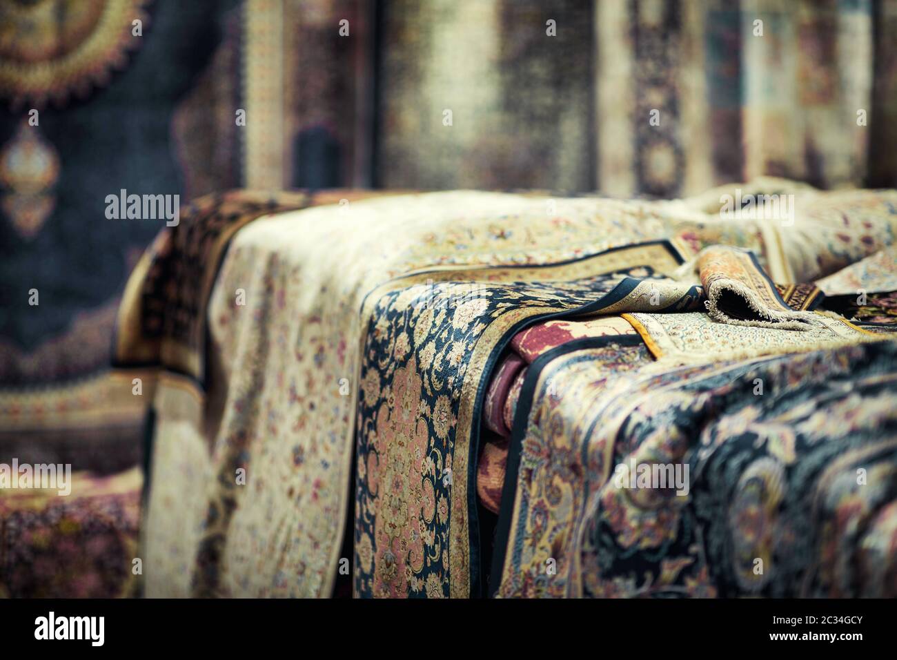 Traditional Arabic carpet shop in Emirates Stock Photo - Alamy