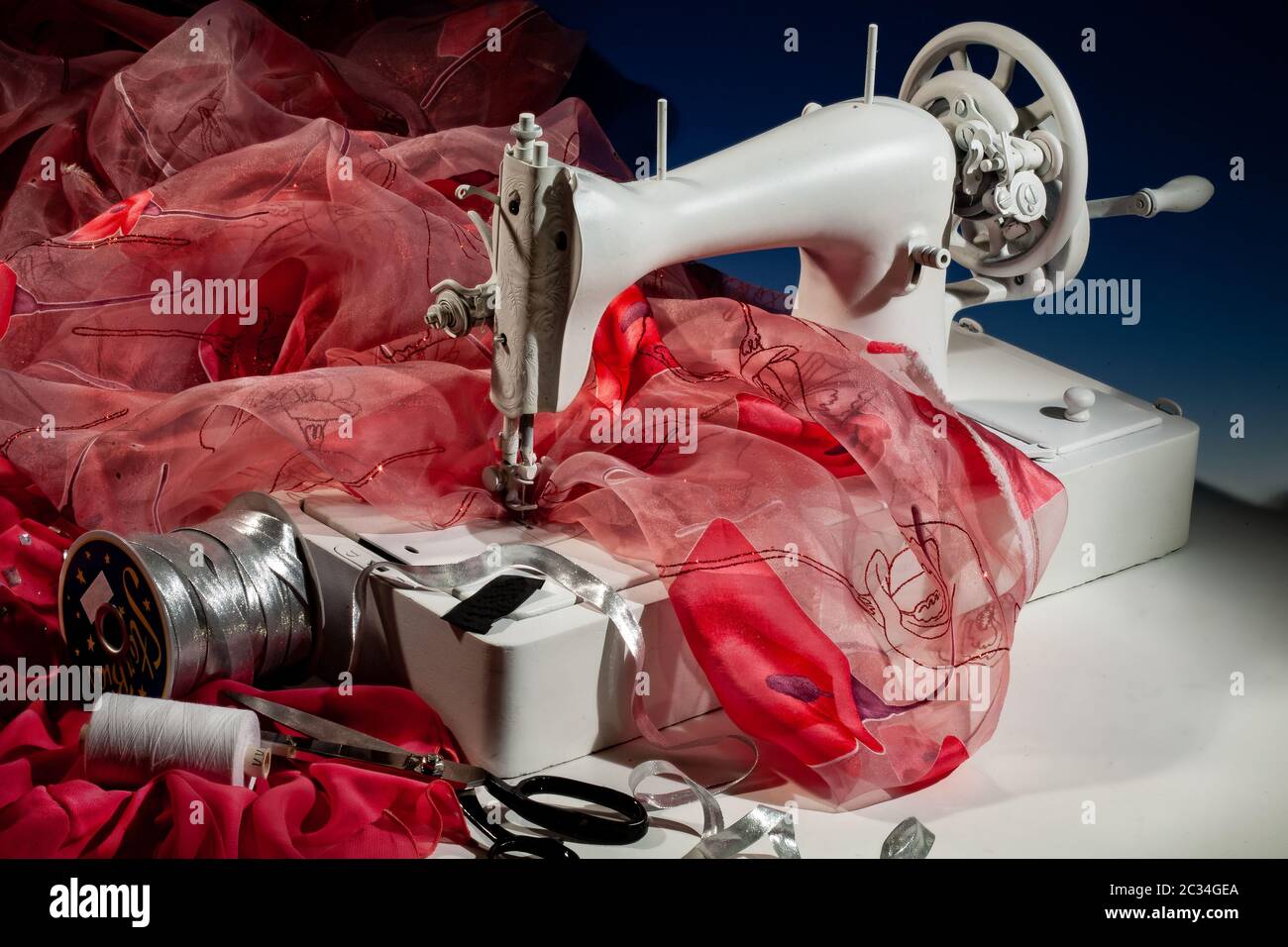 Fabric sewing machine hi-res stock photography and images - Alamy