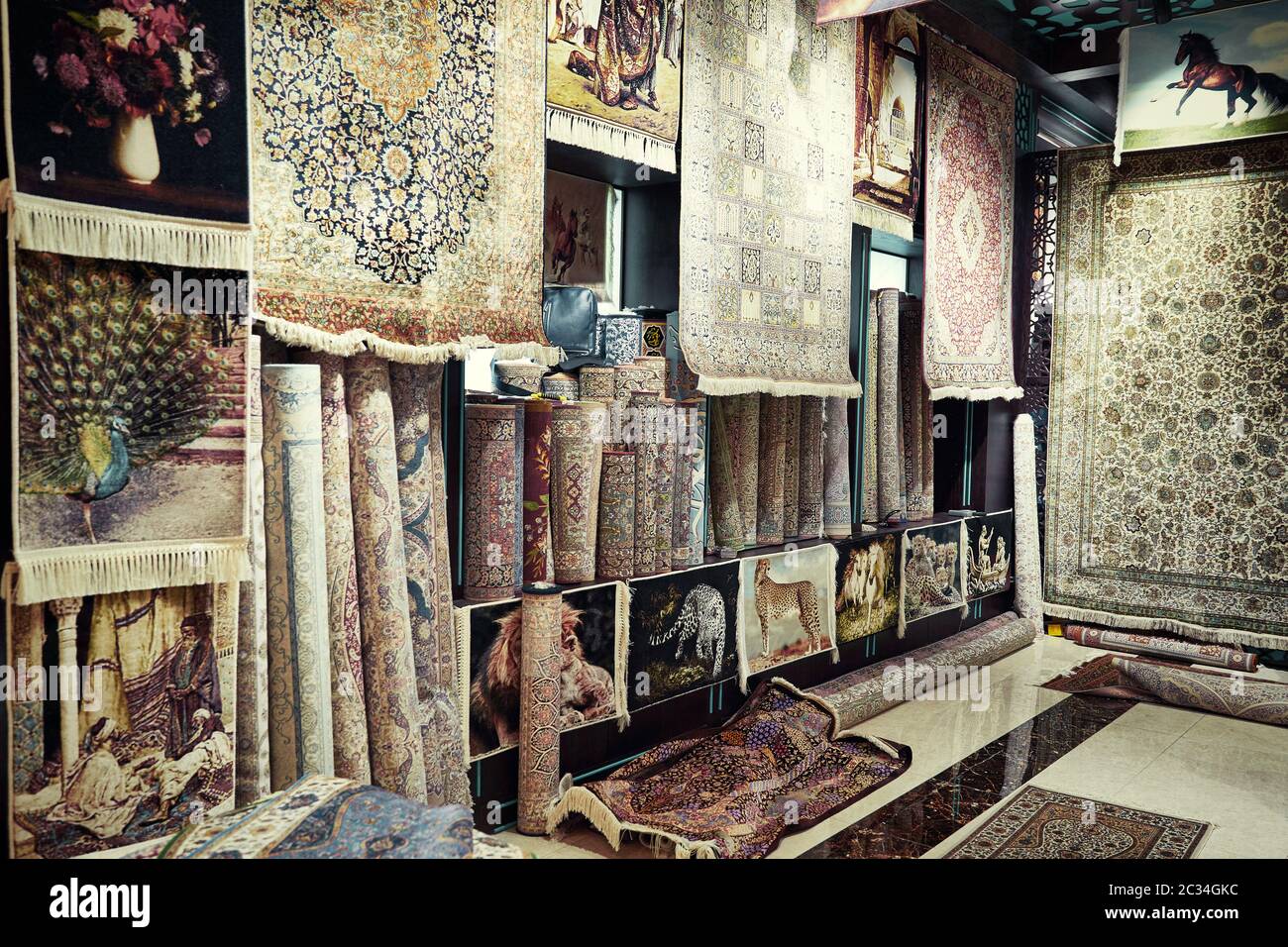 Persian carpet shop hi-res stock photography and images - Alamy