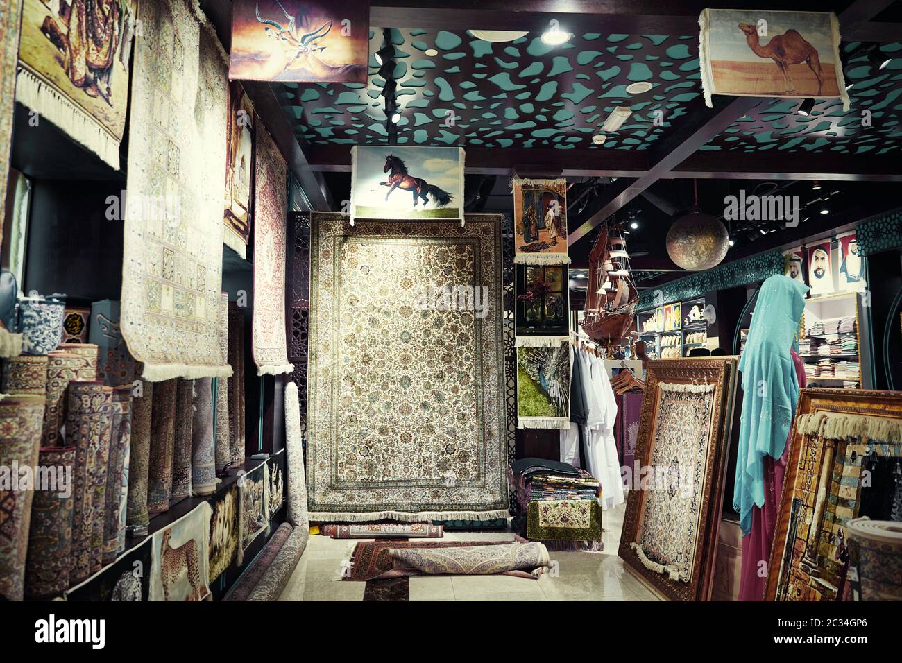 Traditional Arabic carpet shop in Emirates Stock Photo - Alamy