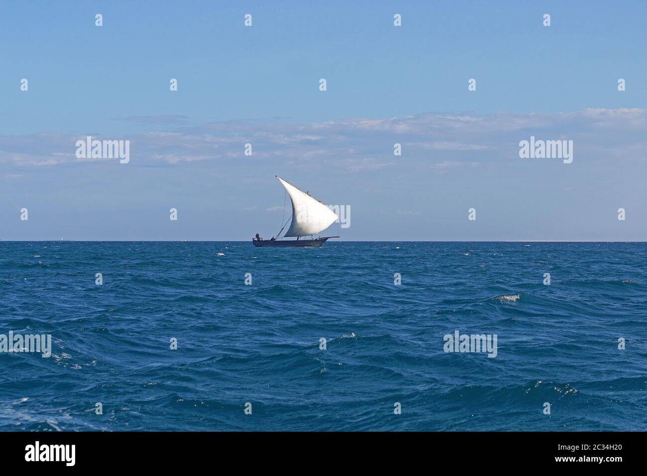 Dhow sail hi-res stock photography and images - Alamy