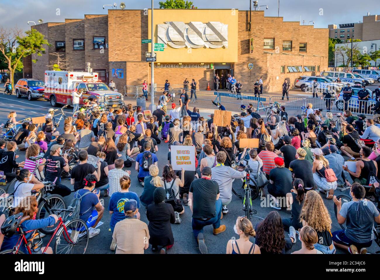 83 precinct hi-res stock photography and images - Alamy