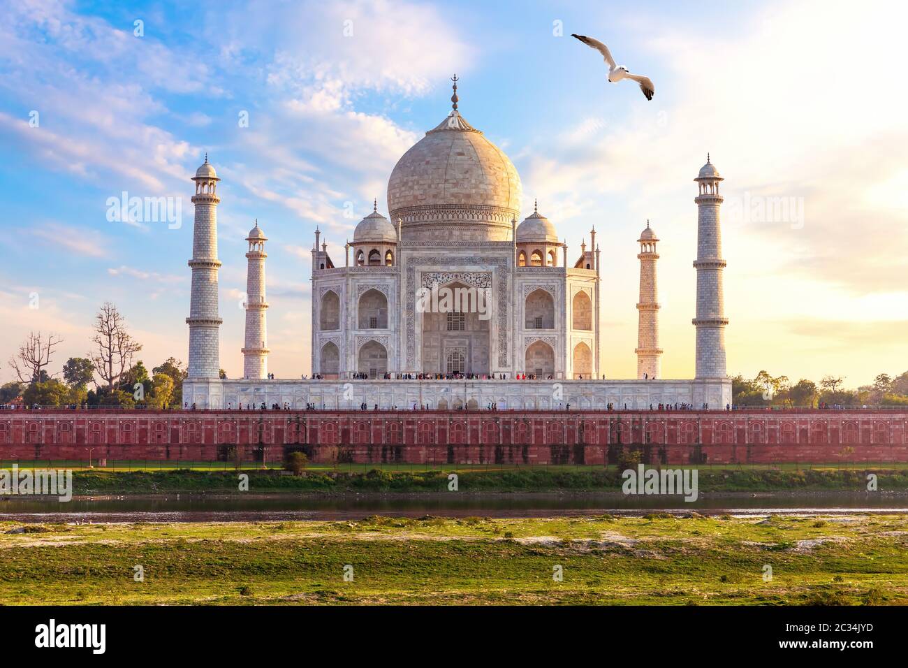 View taj mahal complex hi-res stock photography and images - Alamy