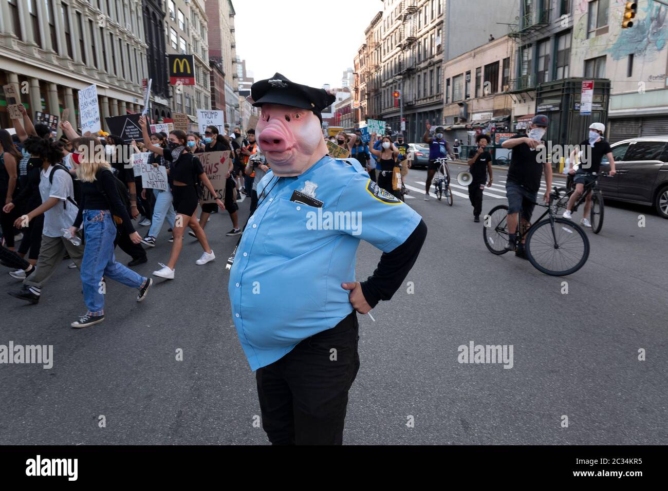In a police uniform hi-res stock photography and images - Alamy