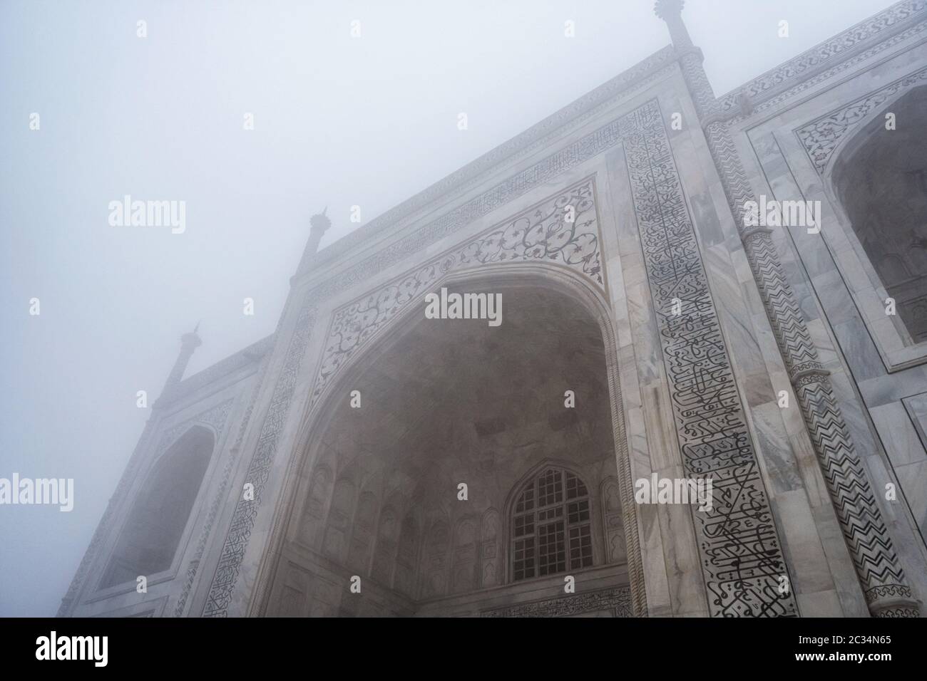 taj mahal covered in fog Stock Photo - Alamy