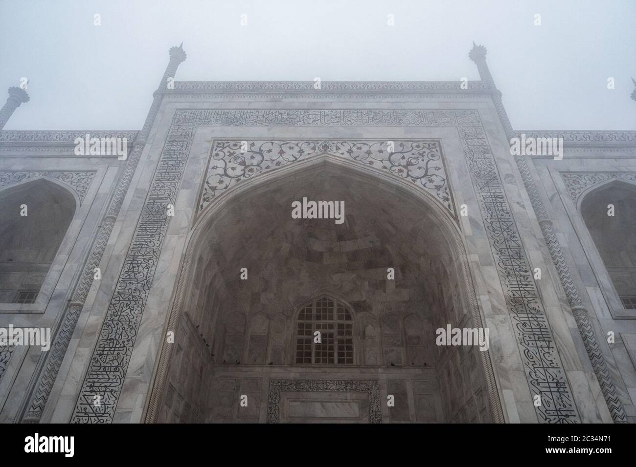 taj mahal covered in fog Stock Photo - Alamy