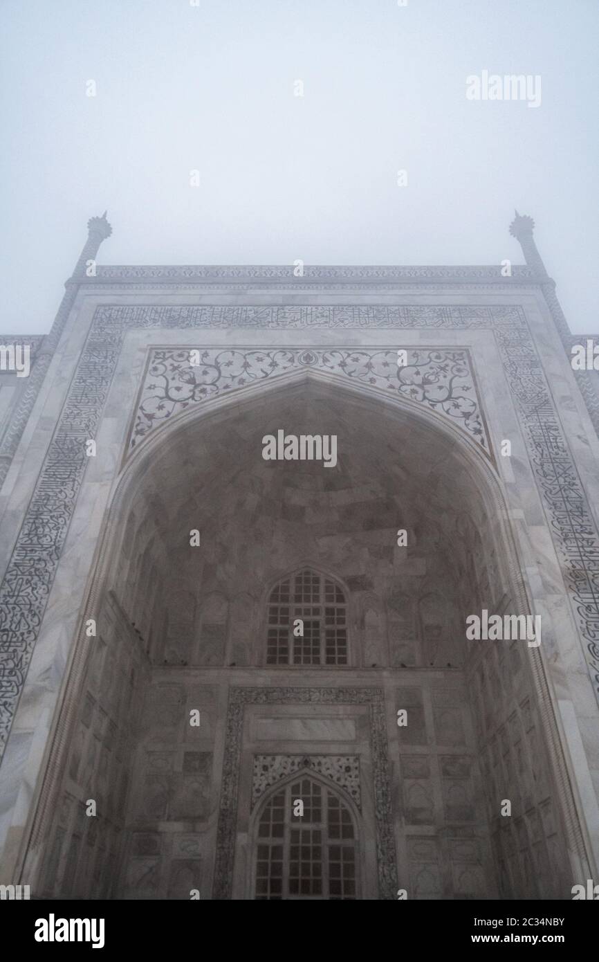 taj mahal covered in fog Stock Photo - Alamy