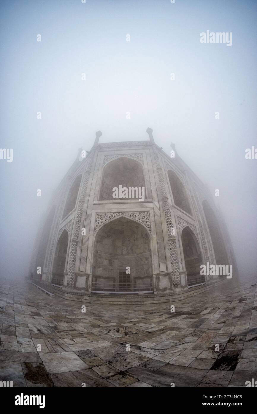 taj mahal covered in fog Stock Photo - Alamy