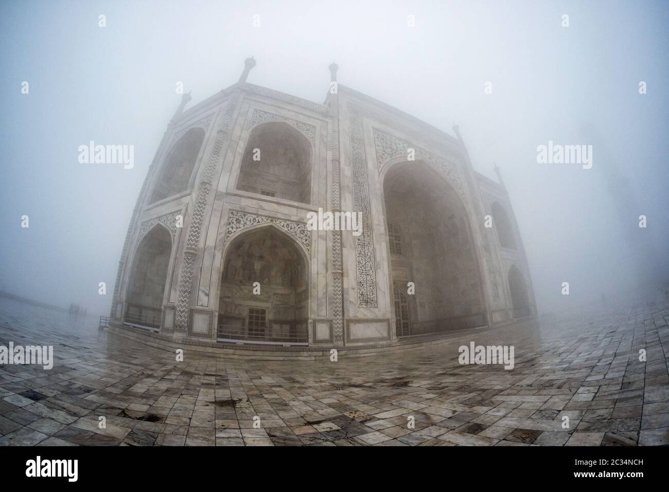 taj mahal covered in fog Stock Photo - Alamy