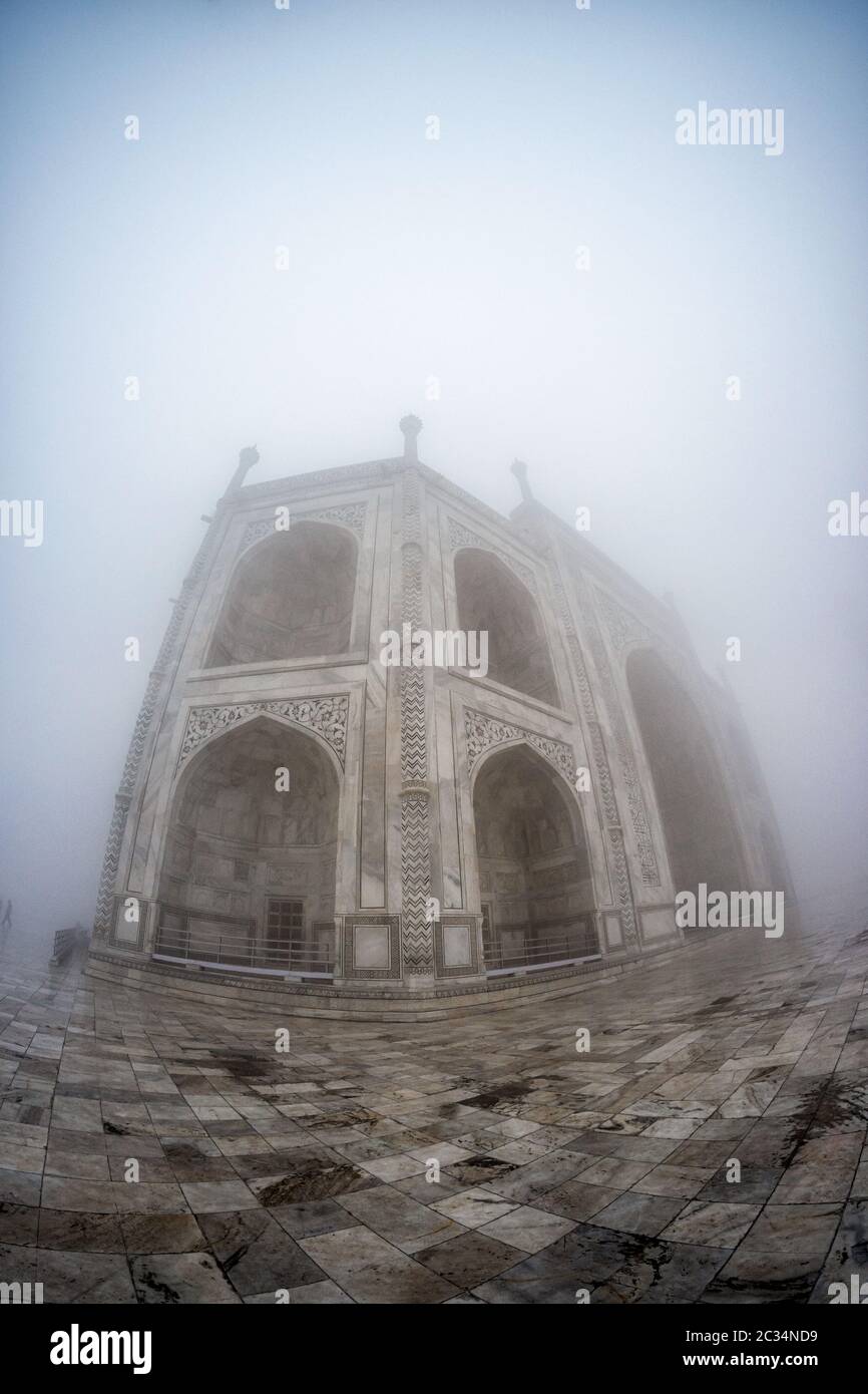 taj mahal covered in fog Stock Photo - Alamy