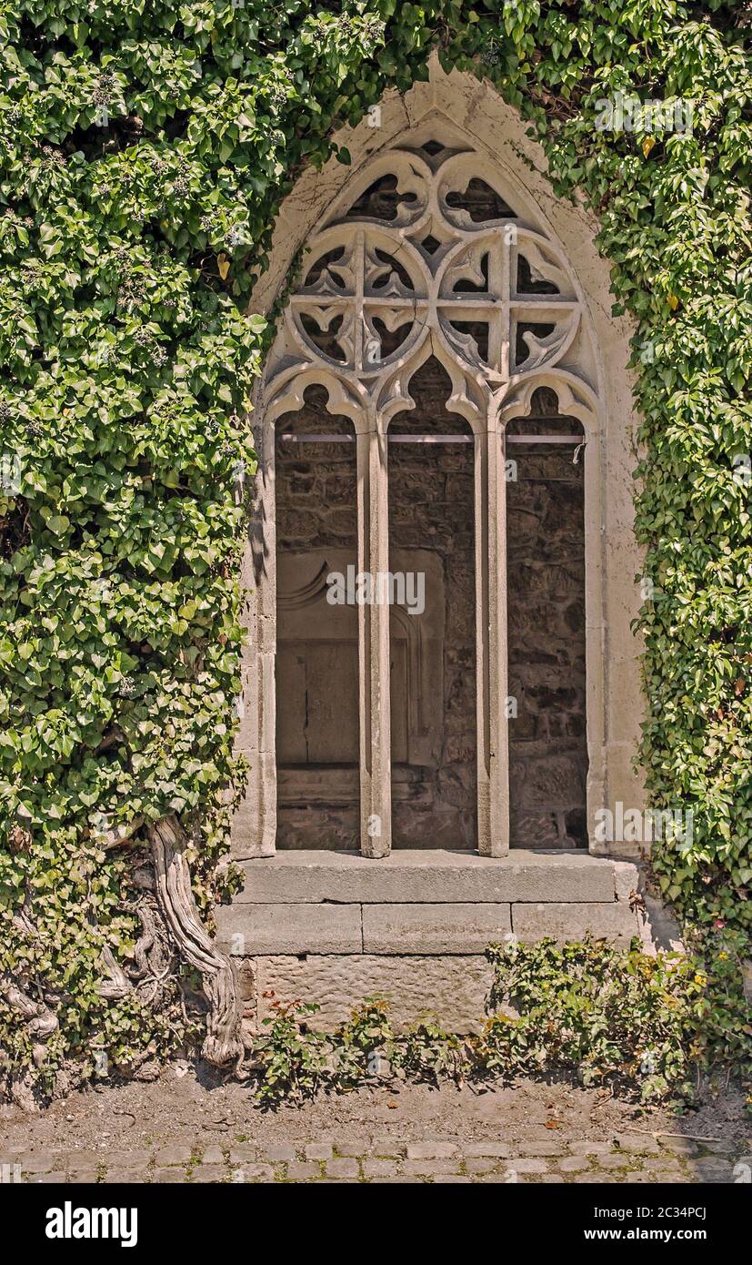 Cloister windows hi-res stock photography and images - Alamy