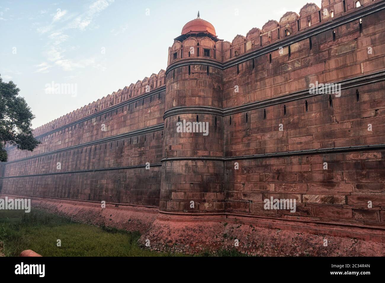 Red fort delhi moat hi-res stock photography and images - Alamy