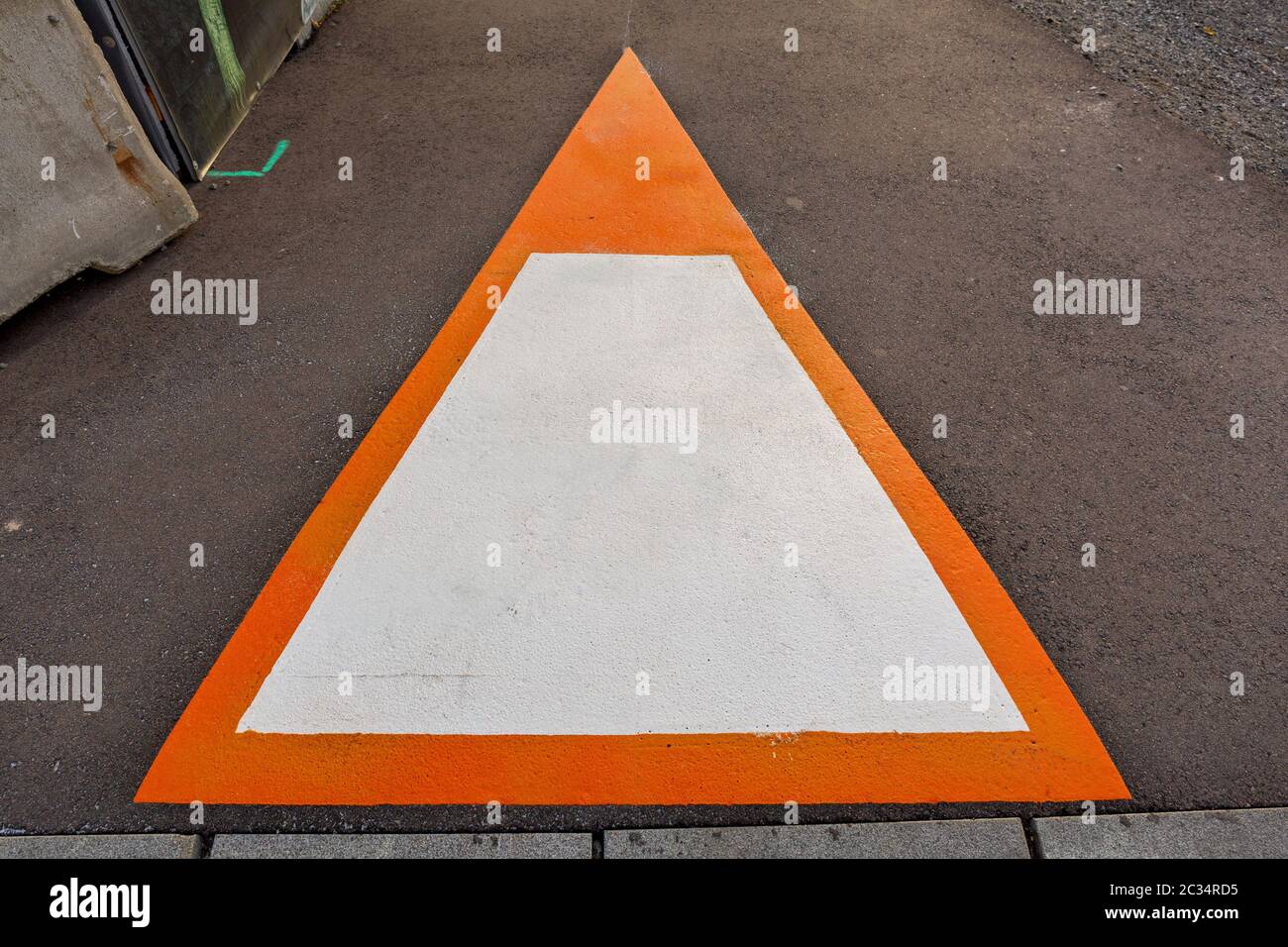 Triangle arrow hi-res stock photography and images - Alamy