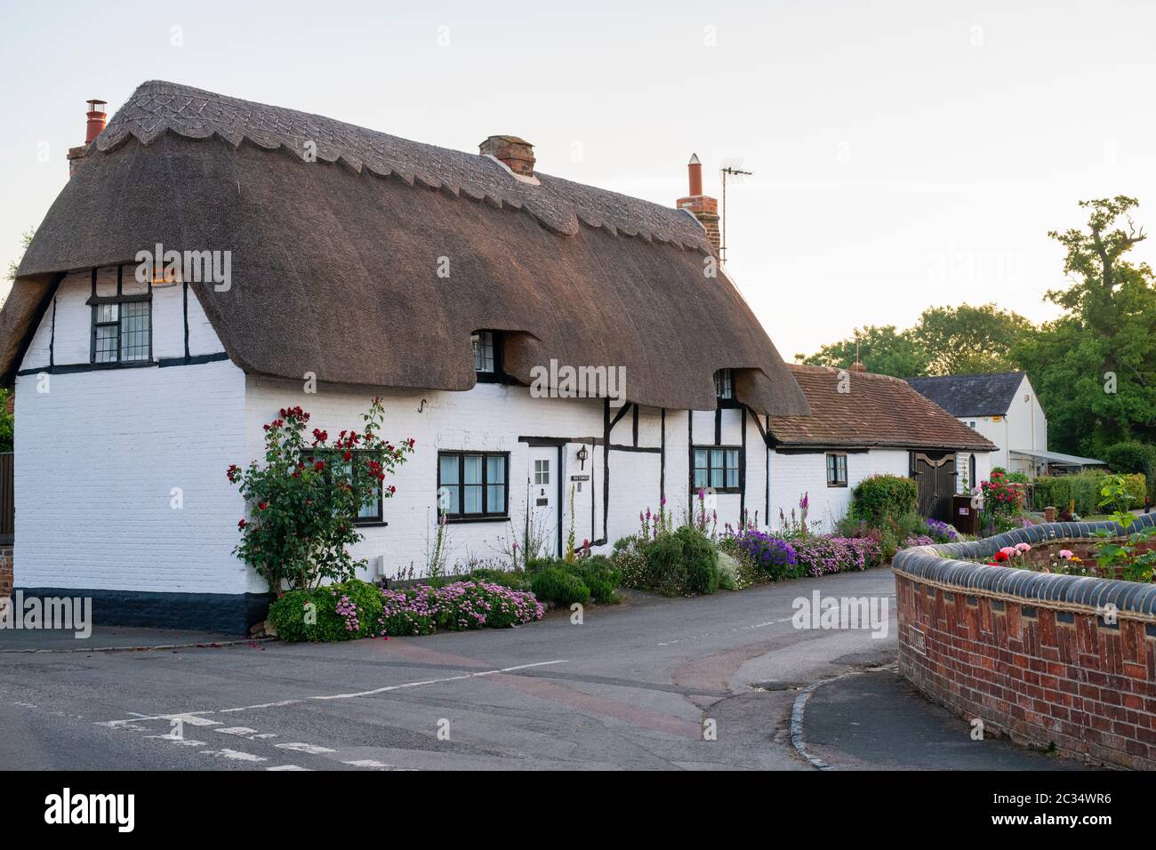 Thatch roof house color hi-res stock photography and images - Alamy