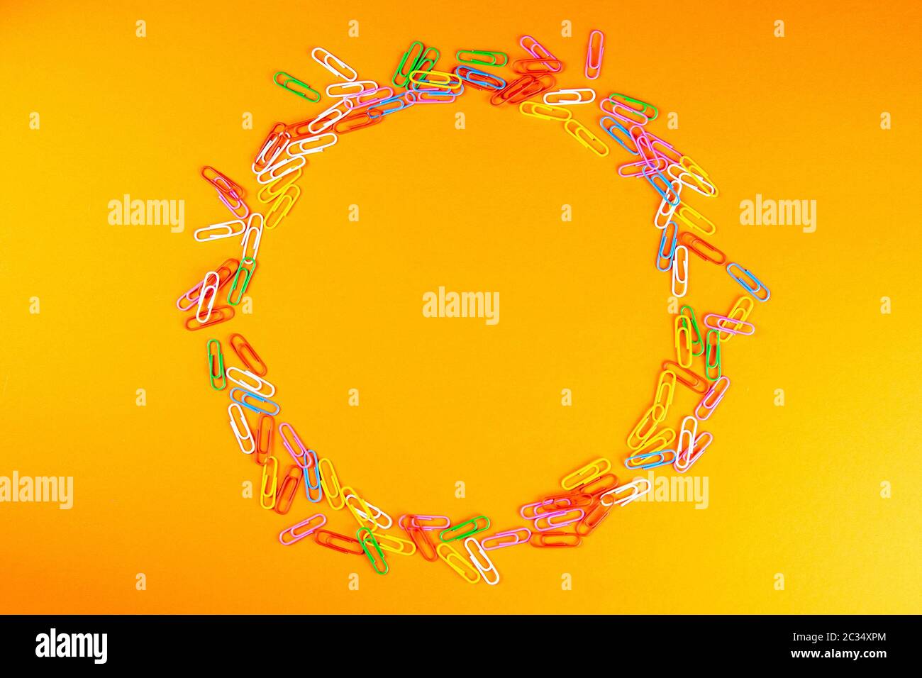 Paperclips arranged circle hi-res stock photography and images - Alamy