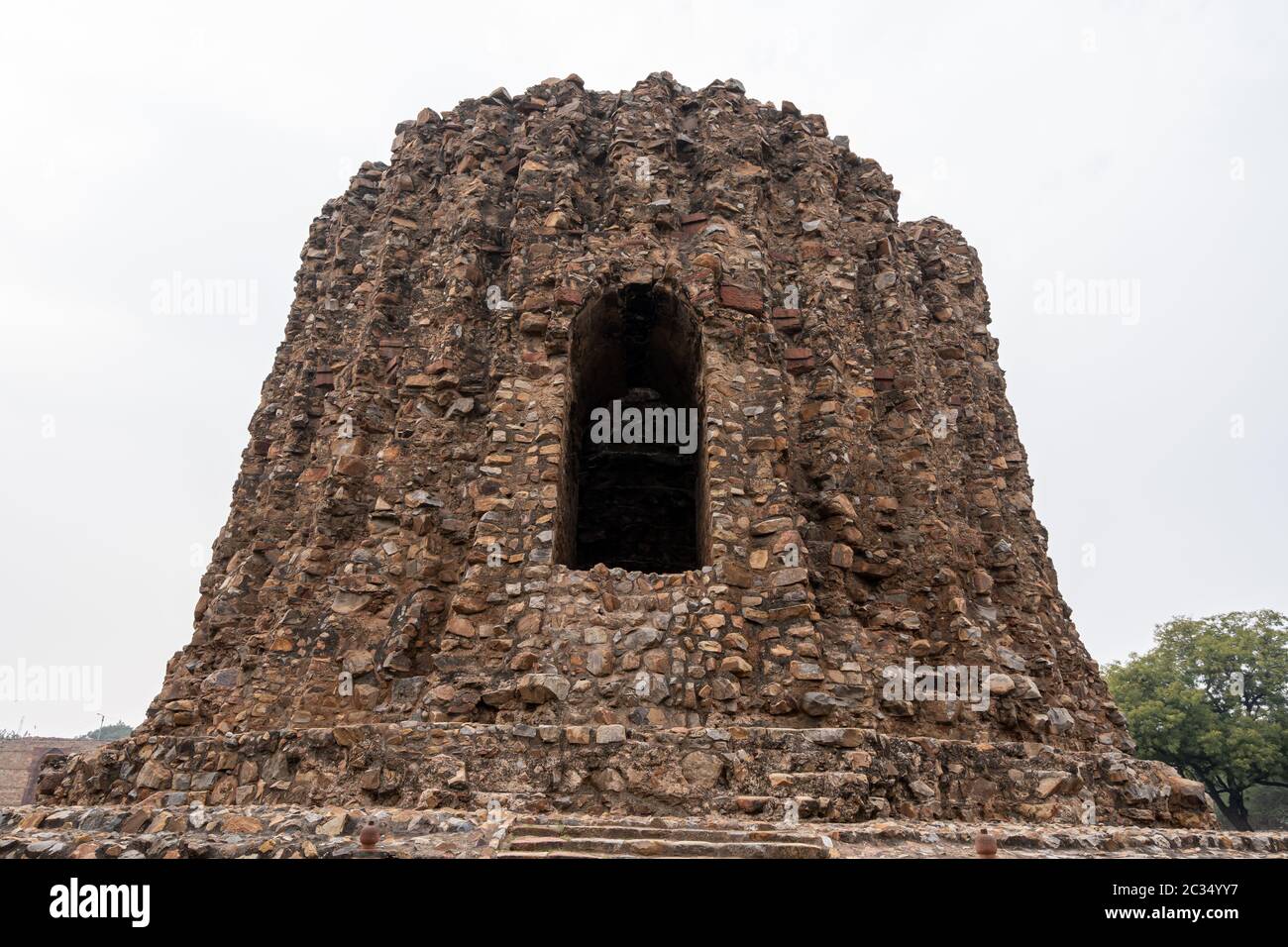 alai minar in qutb complex Stock Photo - Alamy