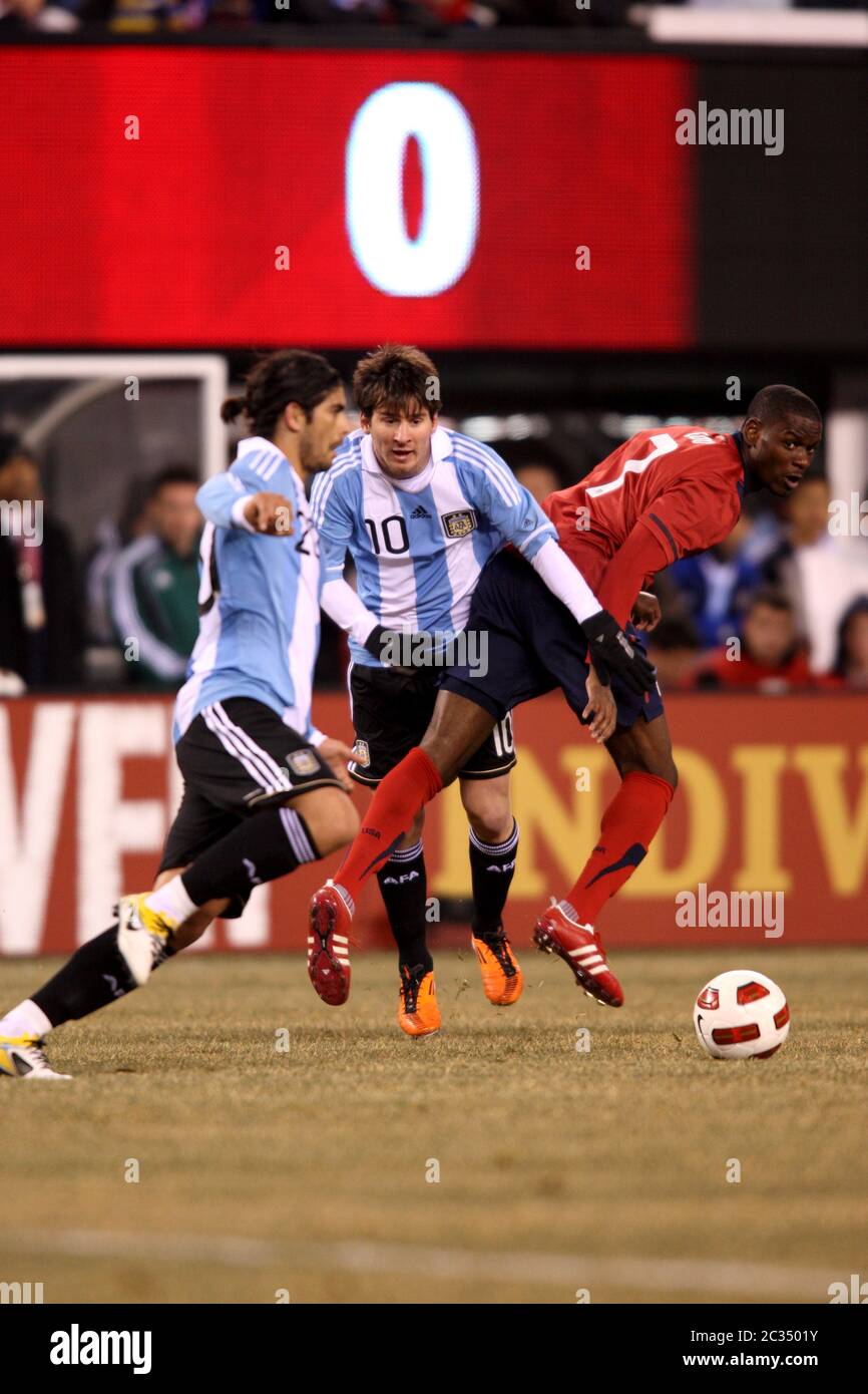 Lionel messi vertical image hi-res stock photography and images - Alamy