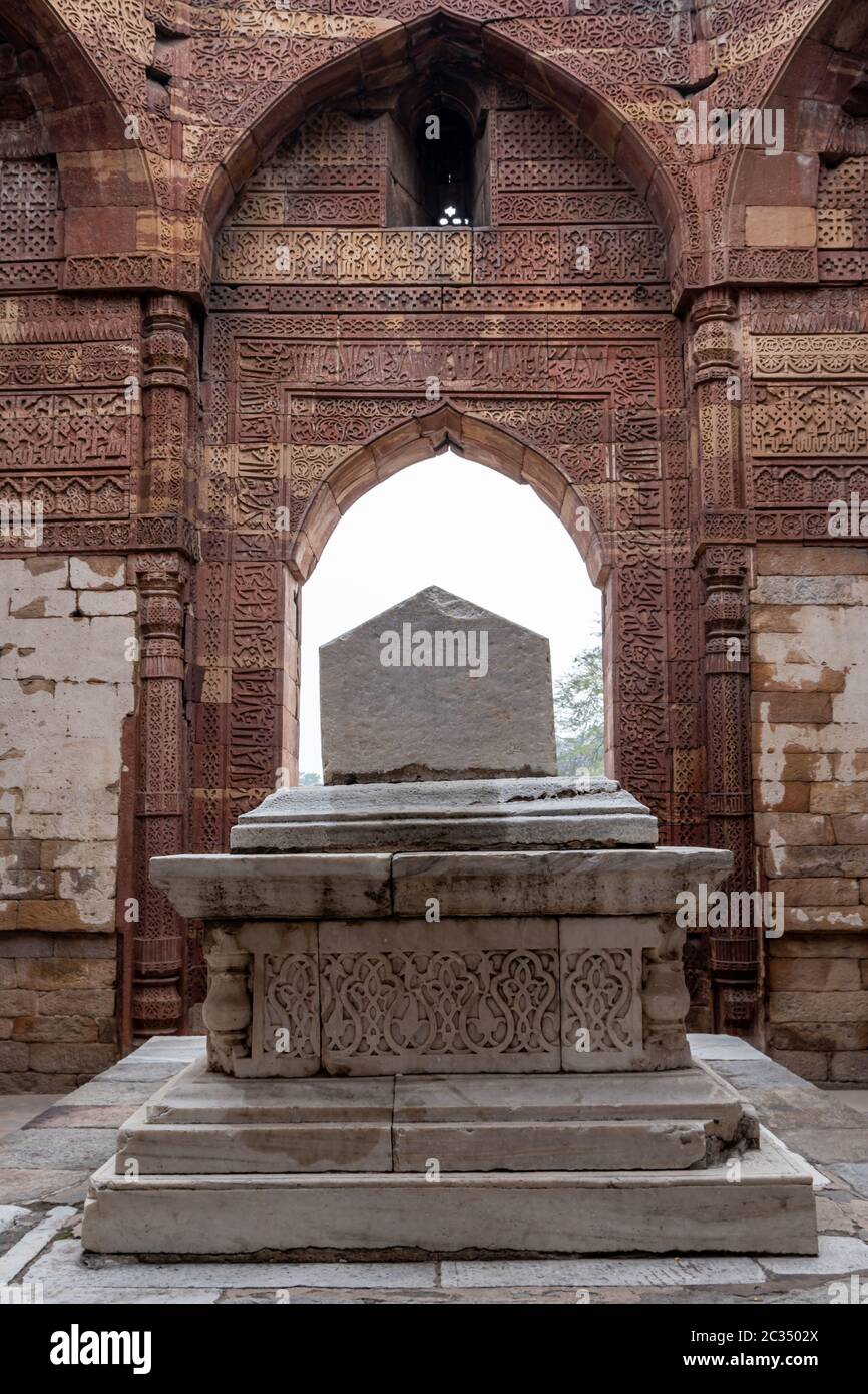 tomb of iltutmish Stock Photo - Alamy
