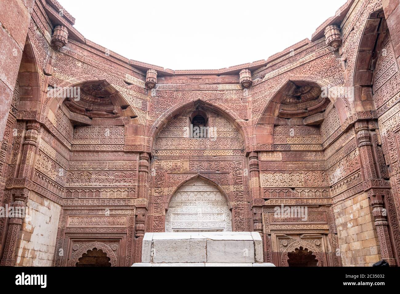 tomb of iltutmish Stock Photo - Alamy