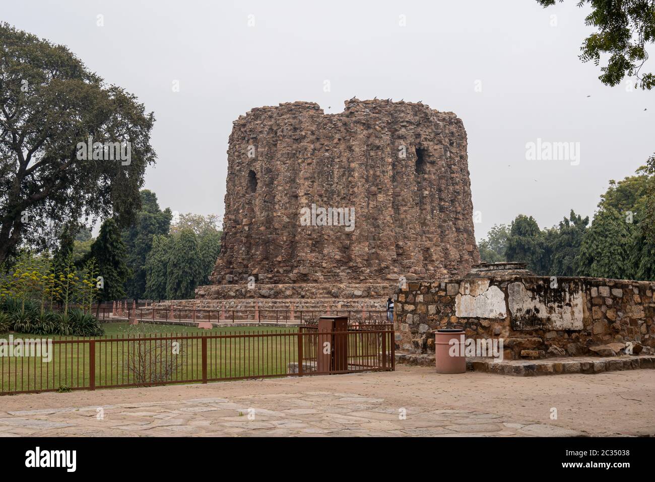 alai minar in qutb complex Stock Photo - Alamy